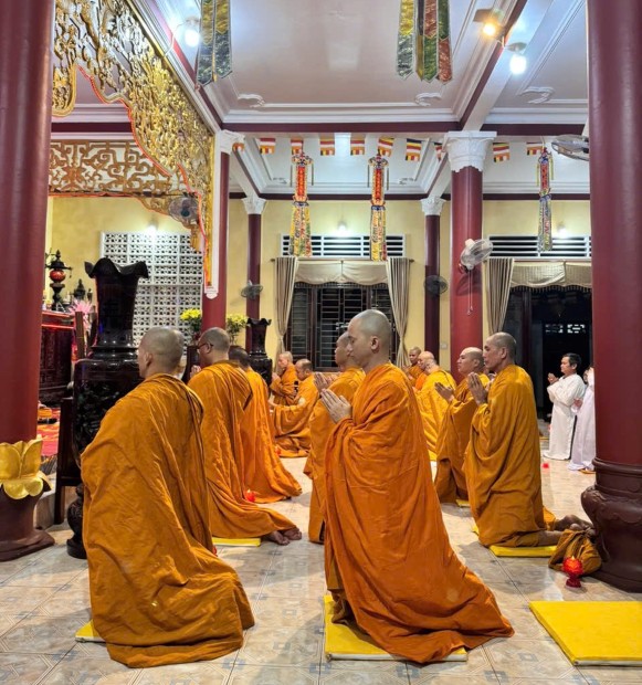 Gia Lai: Đêm hoa đăng nhân Khánh đản Đức Tổ sư Minh Đăng Quang lần thứ 102 và tri ân Trưởng lão ...